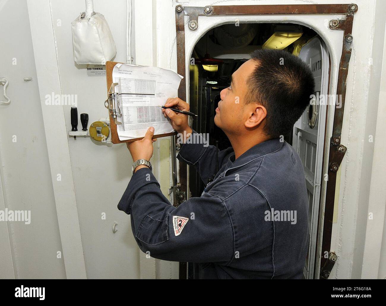 USS Underwood action 120821 Stock Photo - Alamy