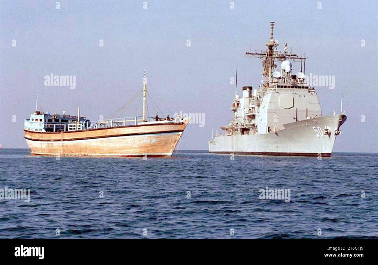 USS Valley Forge (CG-50) at sea on 1 November 1996 (6518469 Stock Photo ...