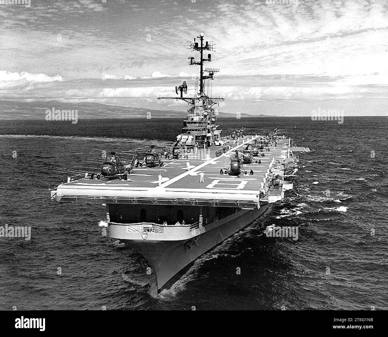 USS Valley Forge (LPH-8) underway in the Pacific Ocean, circa 1962-63 ...