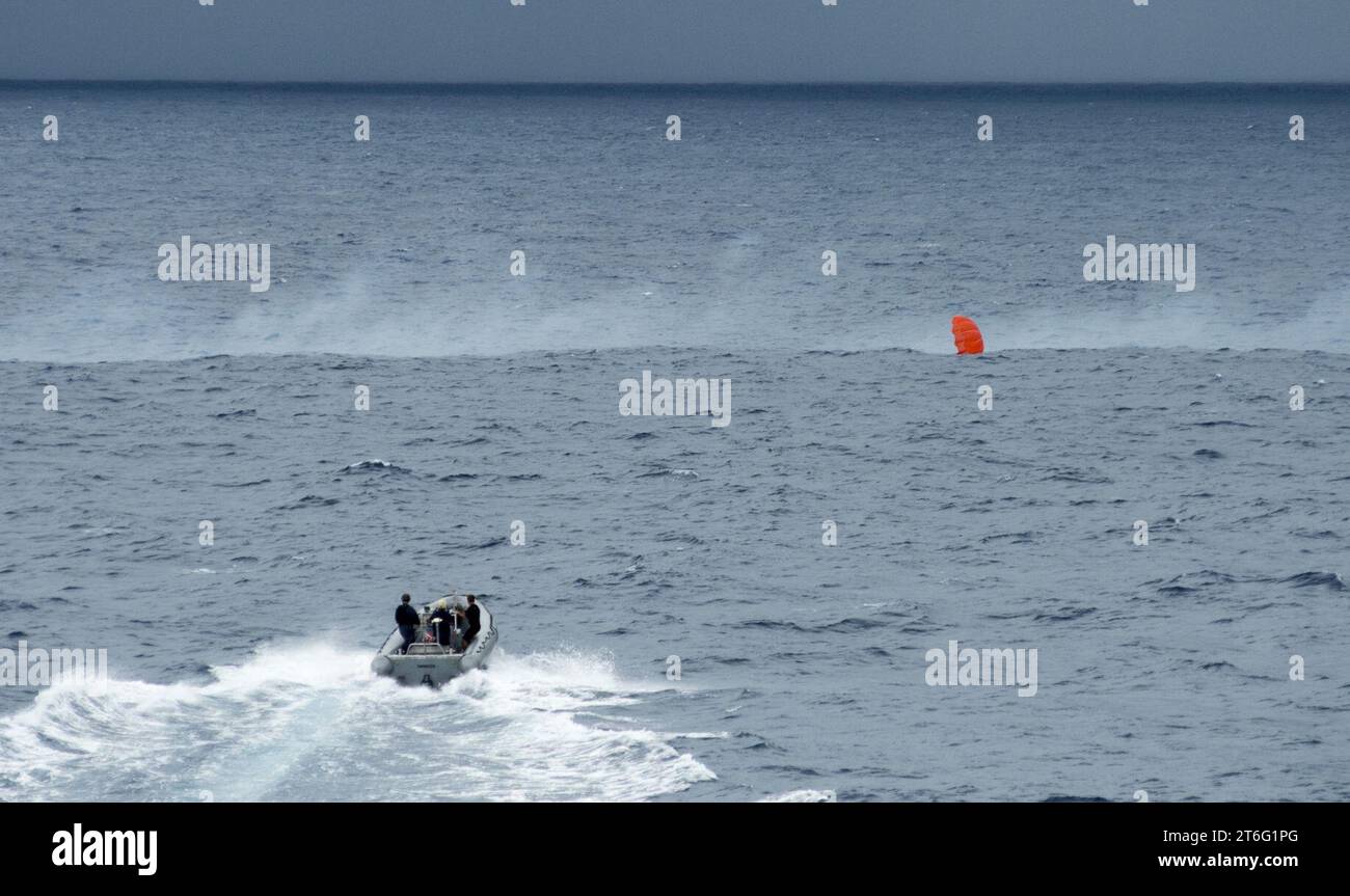USS Vandegrift operations 141111 Stock Photo - Alamy