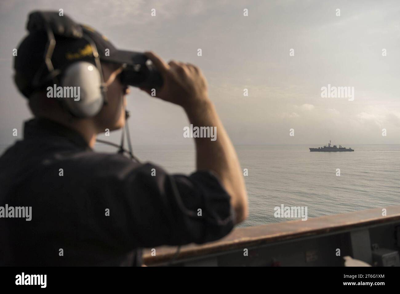 USS Vella Gulf operations 140709 Stock Photo - Alamy
