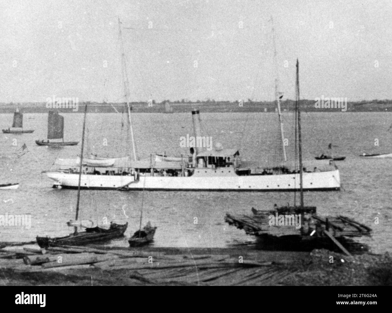 USS Villalobos (PG-42) at Hangzhou, China, during the 1920s Stock Photo ...