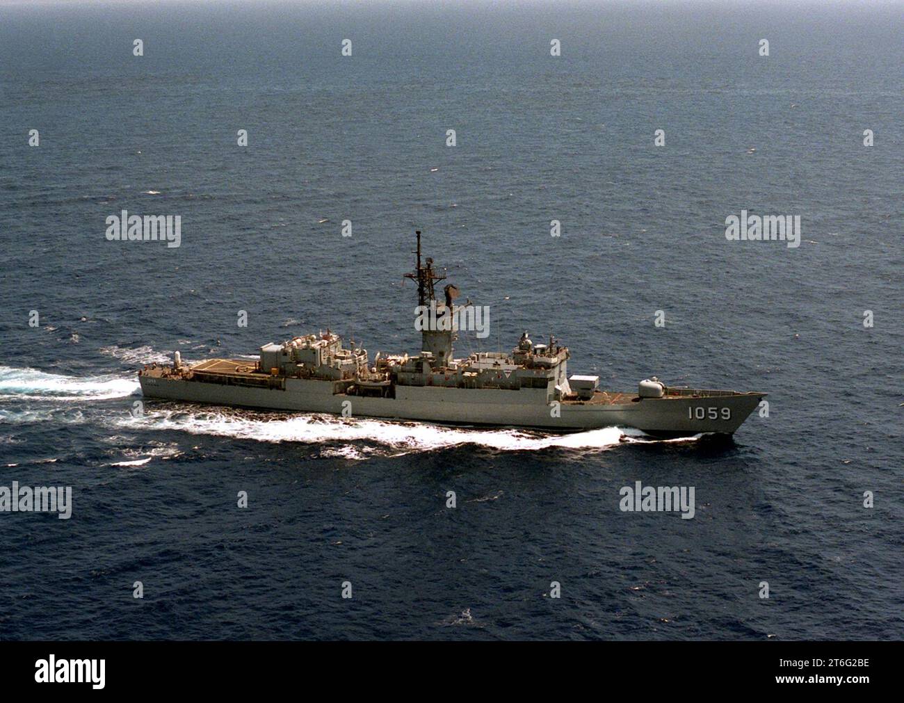USS W. S. Sims (FF-1059) underway in 1987 Stock Photo - Alamy