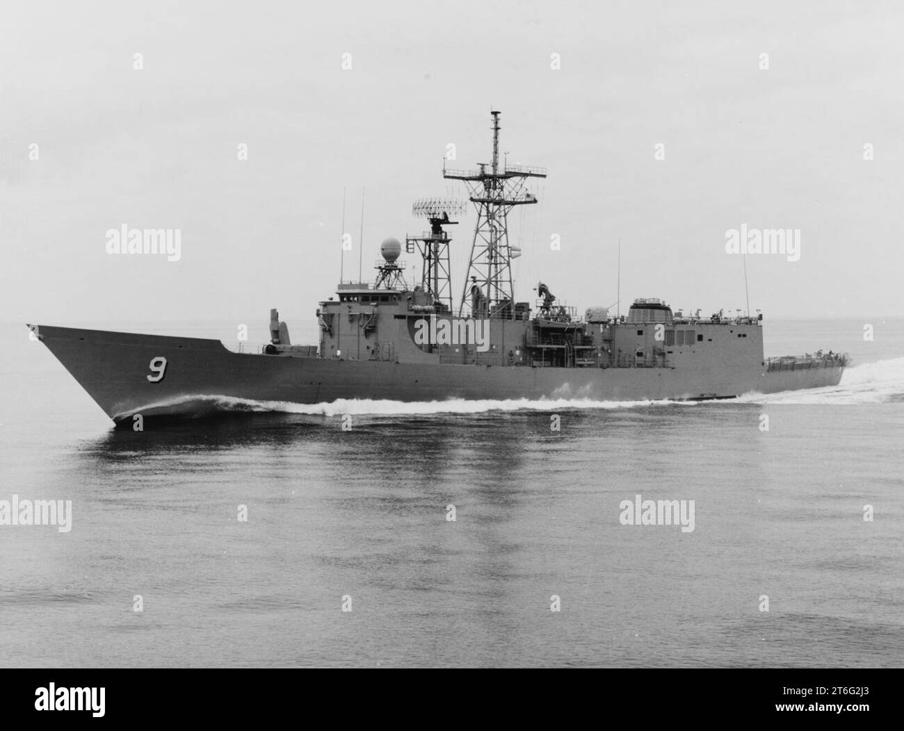 USS Wadsworth (FFG-9) underway in the Pacific Ocean on 1 January 1979 ...