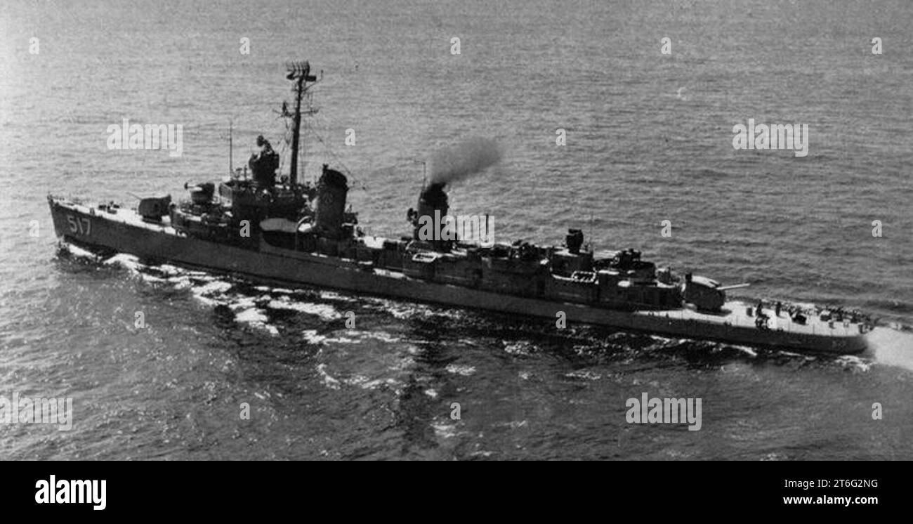 USS Walker (DD-517) underway in the Pacific Ocean, circa in 1957 Stock ...
