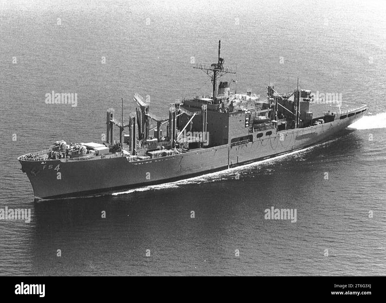 USS White Plains (AFS-4) underway at sea, circa in the late 1970s Stock ...