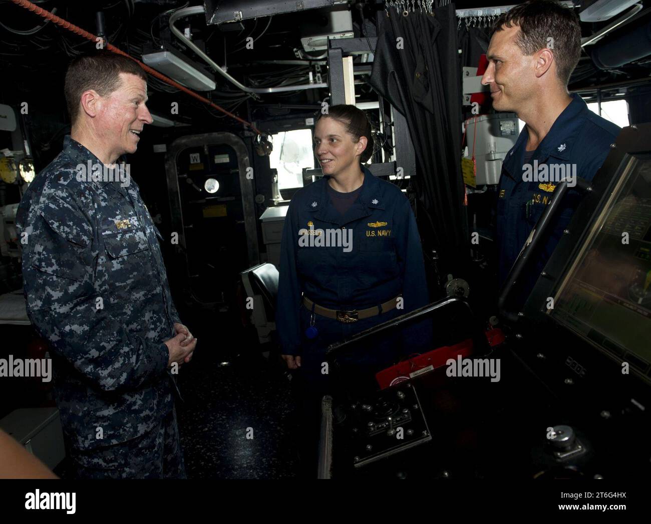 Uss william p lawrence ddg 110 hi-res stock photography and images - Alamy
