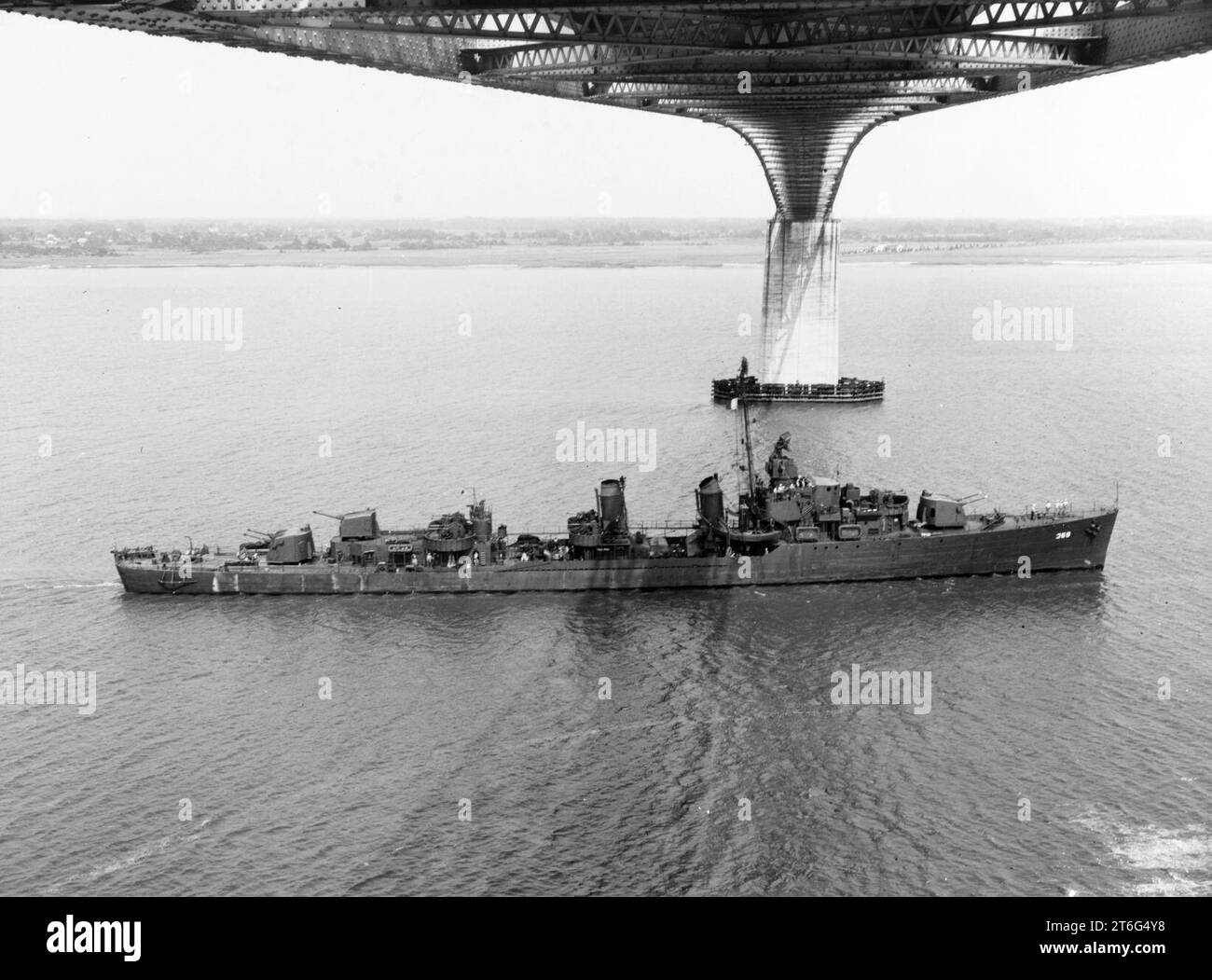 USS Winslow (DD-359) passing under the Cooper River Bridge at ...