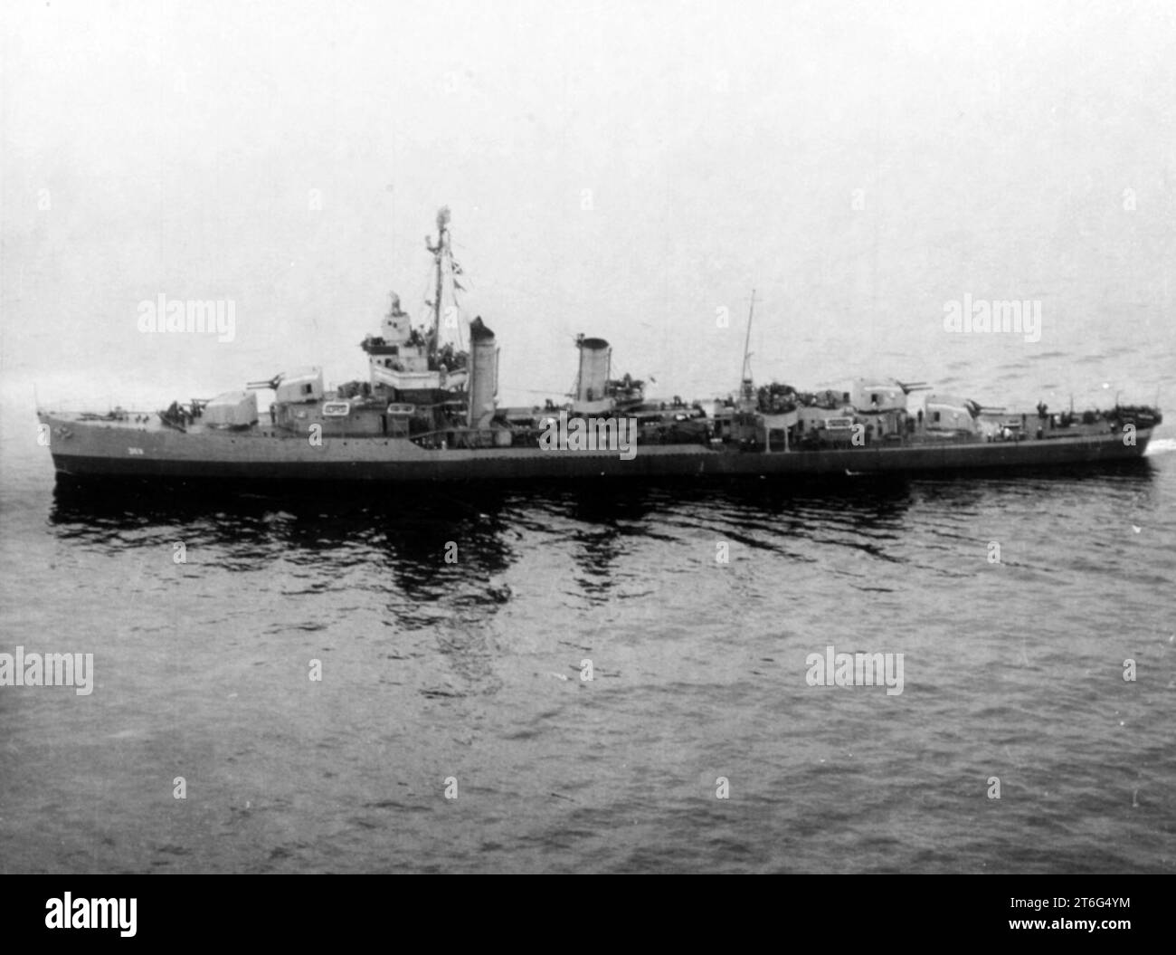 USS Winslow (DD-359) underway off Lakehurst in November 1944 Stock ...