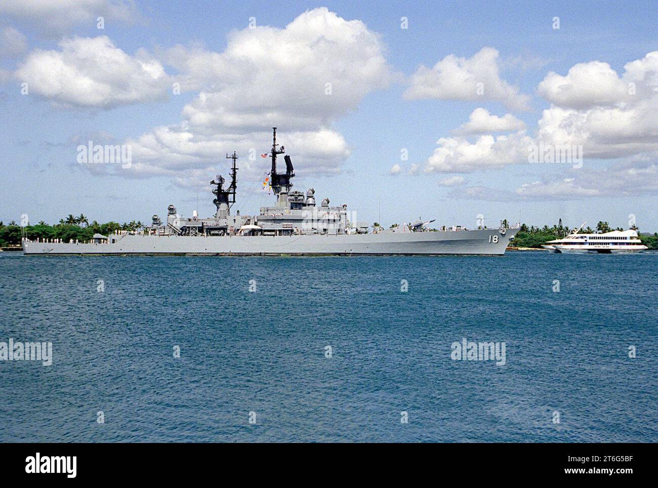 USS Worden (CG-18) arrives at Pearl Harbor, Hawaii (USA), on 1 June ...