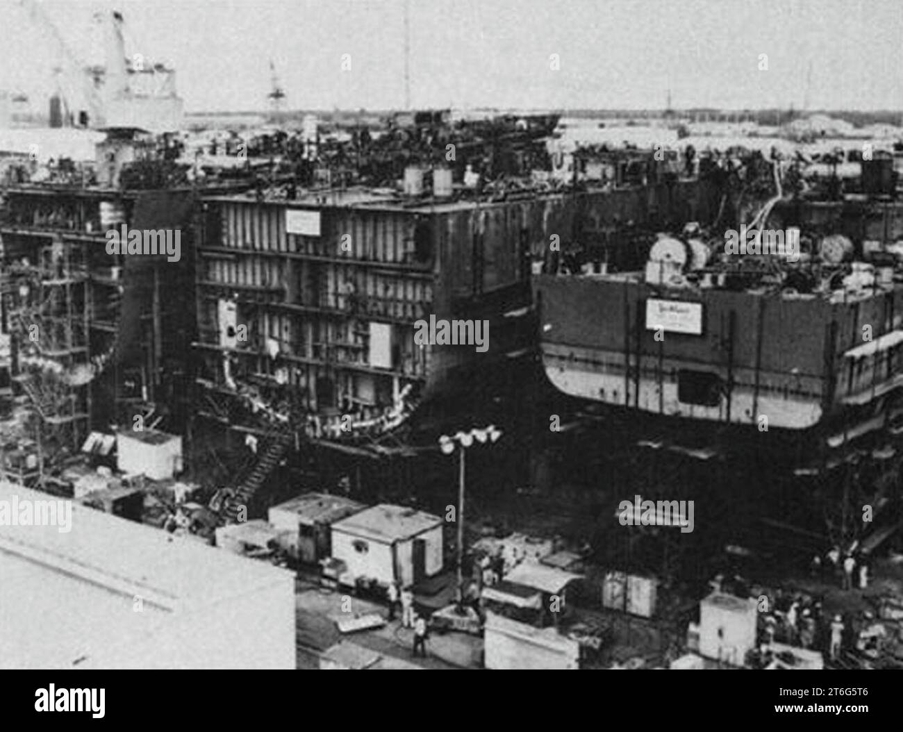 USS Yorktown (CG-48) hull sections at Ingalls Shipbuilding, Pascagoula ...