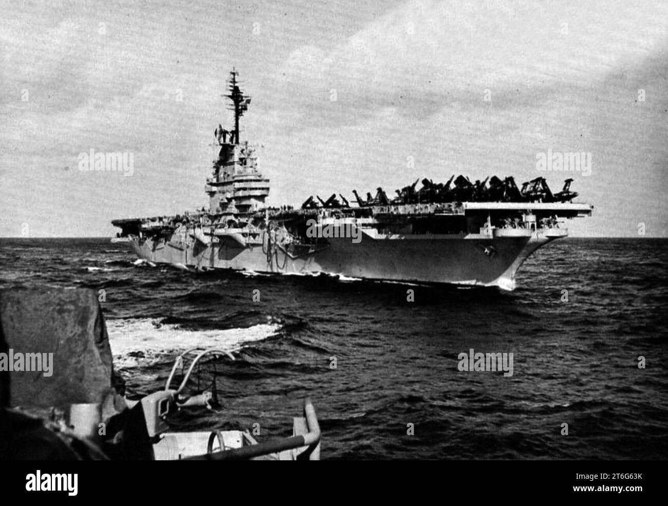 USS Yorktown (CVA-10) underway at sea, circa in February 1953 Stock ...