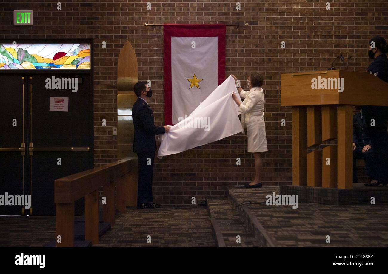 USSPACECOM recognizes Gold Star families with flag dedication ceremony (1 Stock Photo - Alamy