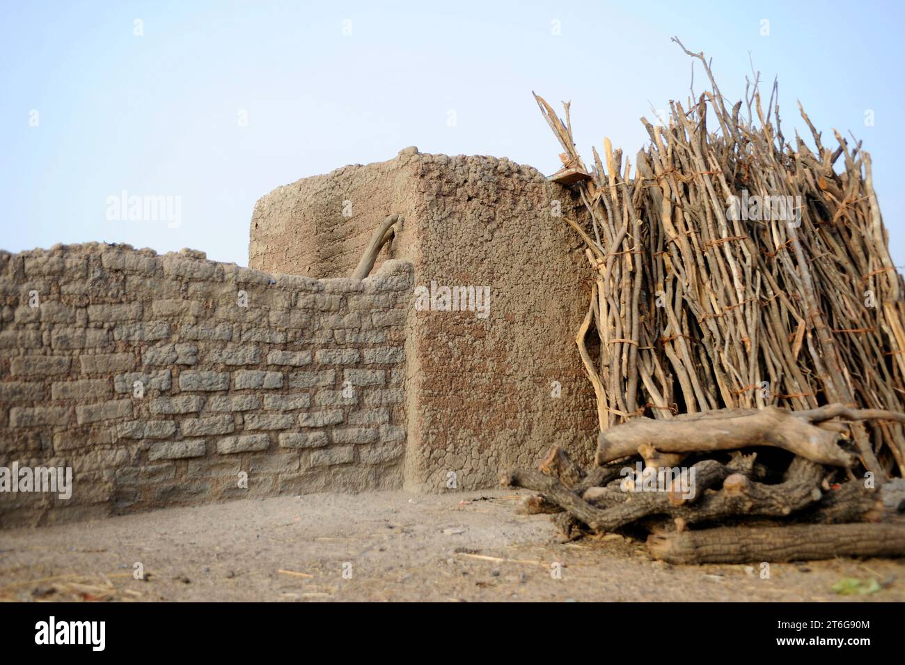 A village hut outside of Bamako, Mali Stock Photo - Alamy