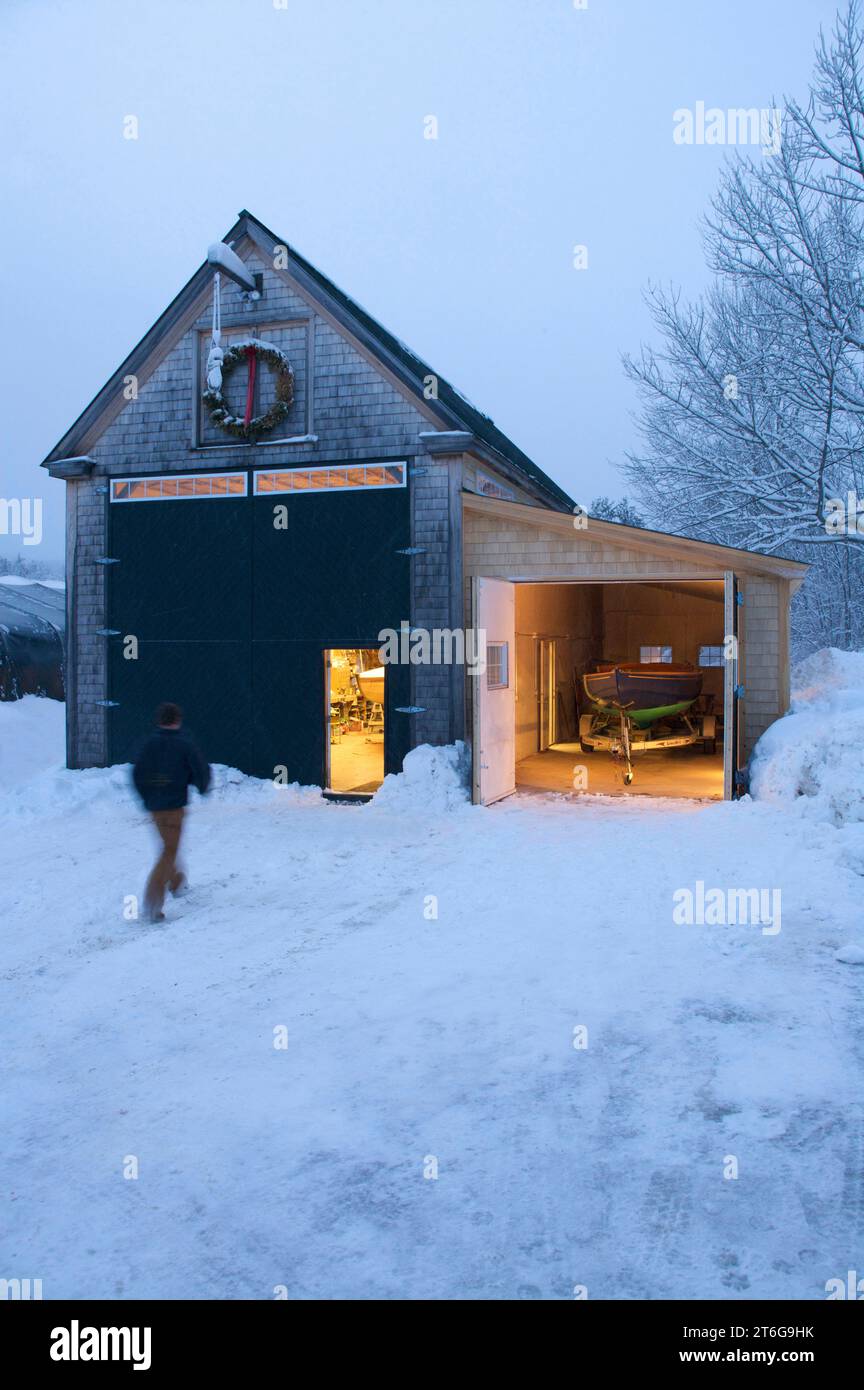 Shed traditional clothing hi-res stock photography and images - Alamy
