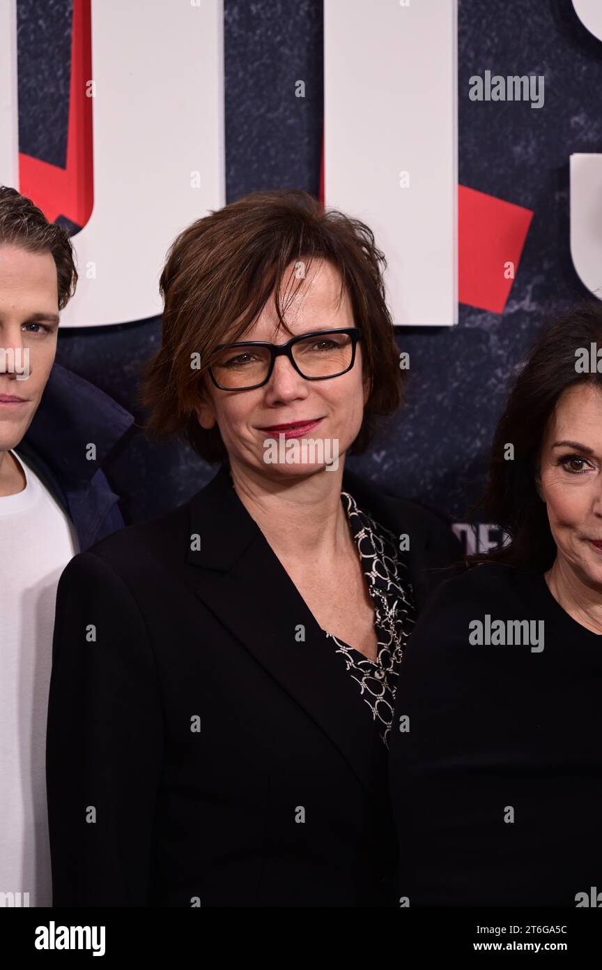 Sabine de Mardt bei der Premiere der Disney+ Streamingserie Deutsches ... Sabine de Mardt bei der Premiere der Disney+ Streamingserie Deutsches ...