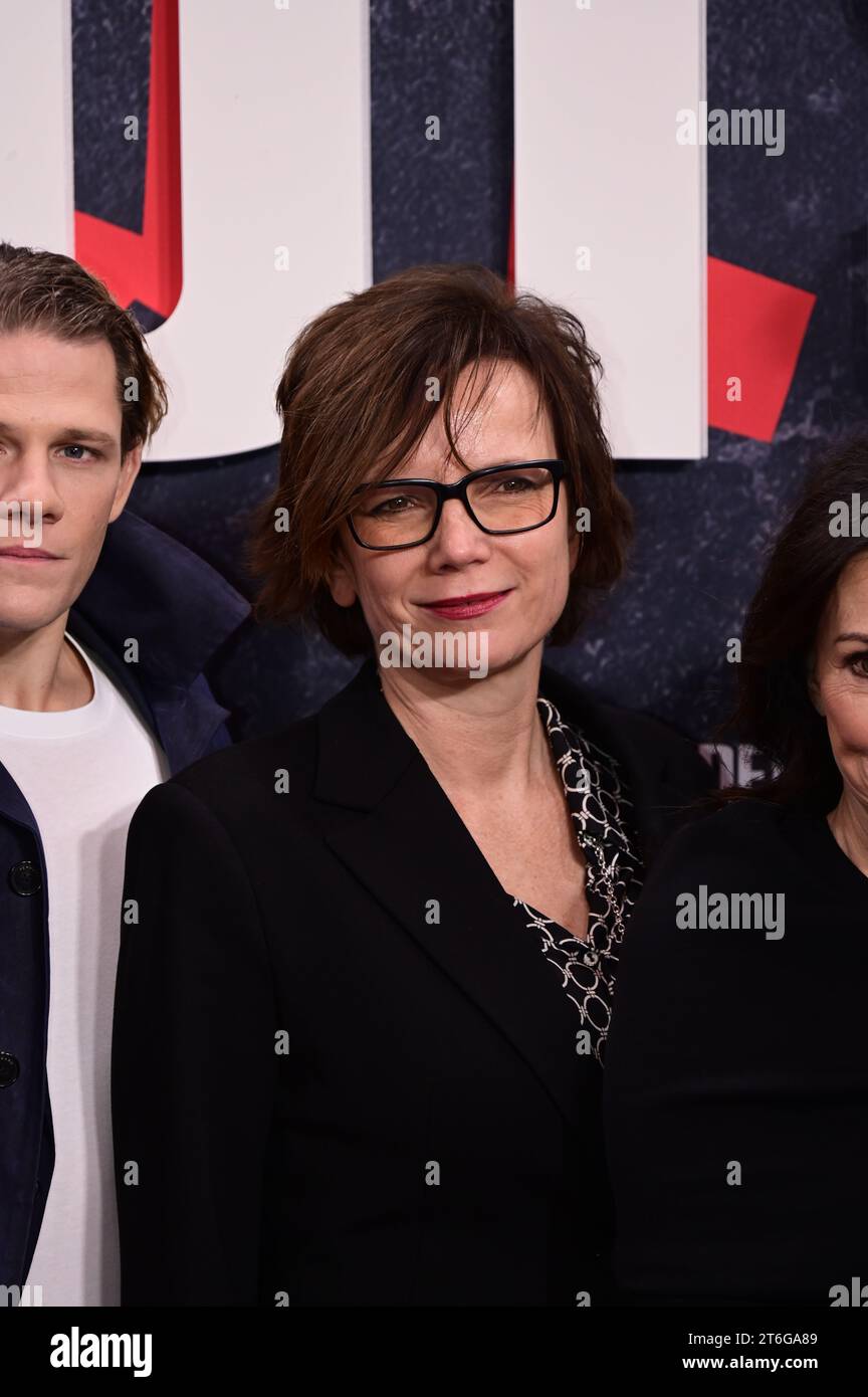 Sabine de Mardt bei der Premiere der Disney+ Streamingserie Deutsches ... Sabine de Mardt bei der Premiere der Disney+ Streamingserie Deutsches ...