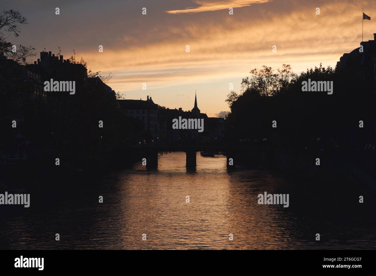 urban skyline in Strasbourg during sunset, fin de journée dans la ville ...