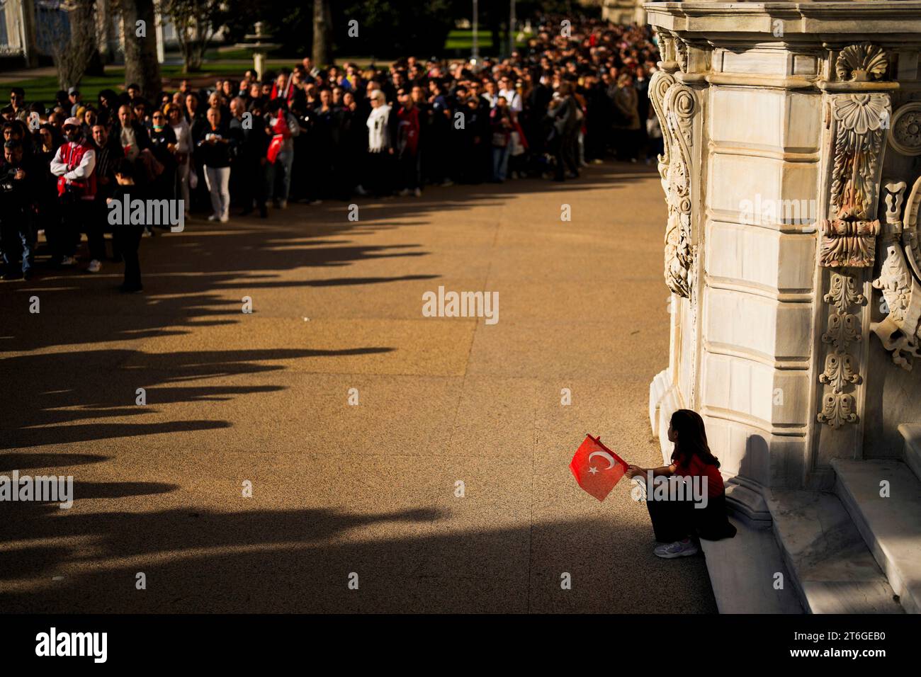 People arrive to pay tribute to Turkey's founding father Mustafa Kemal ...