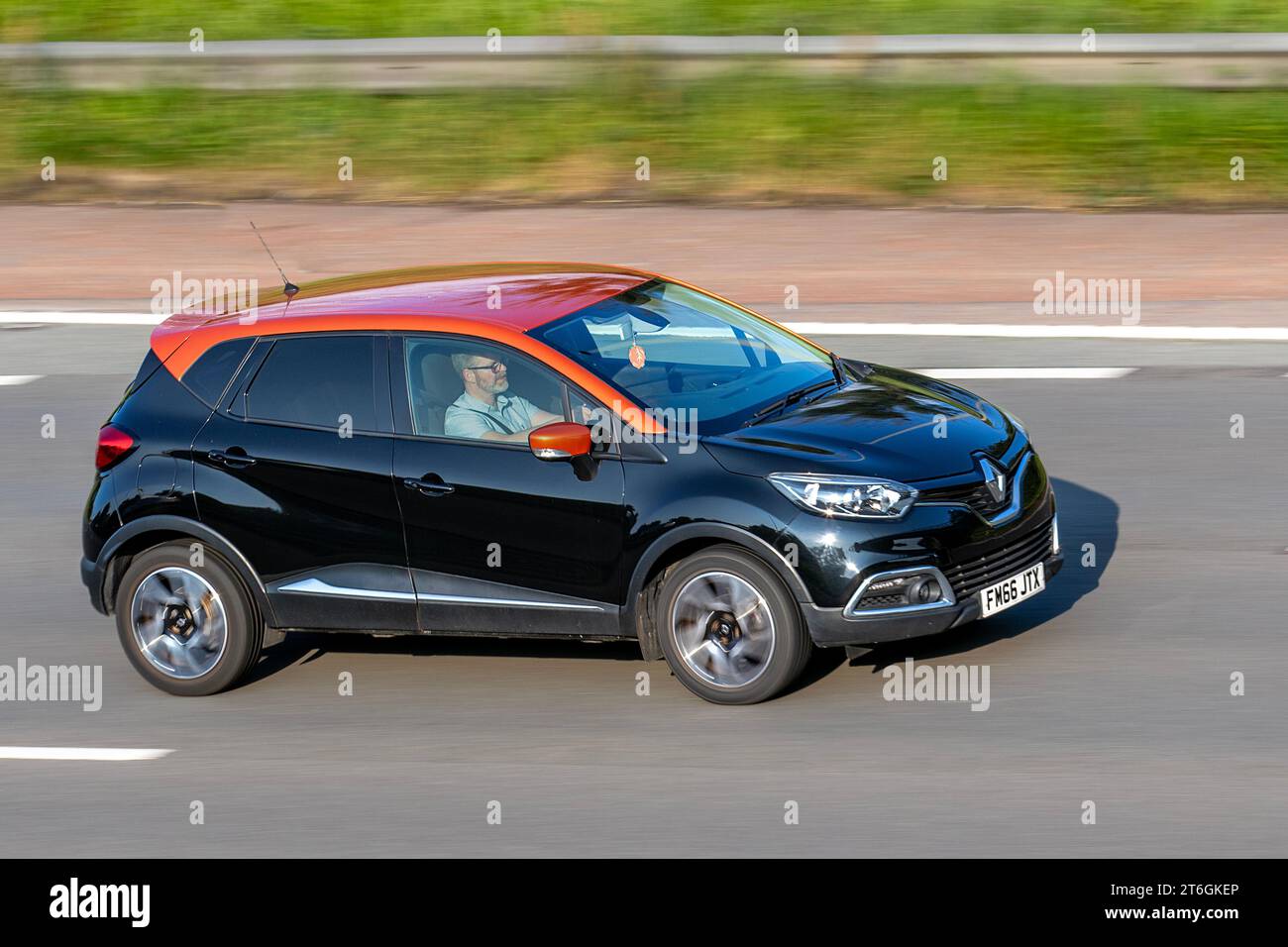 Renault captur dynamique s nav 2017 cars hi-res stock photography and ...
