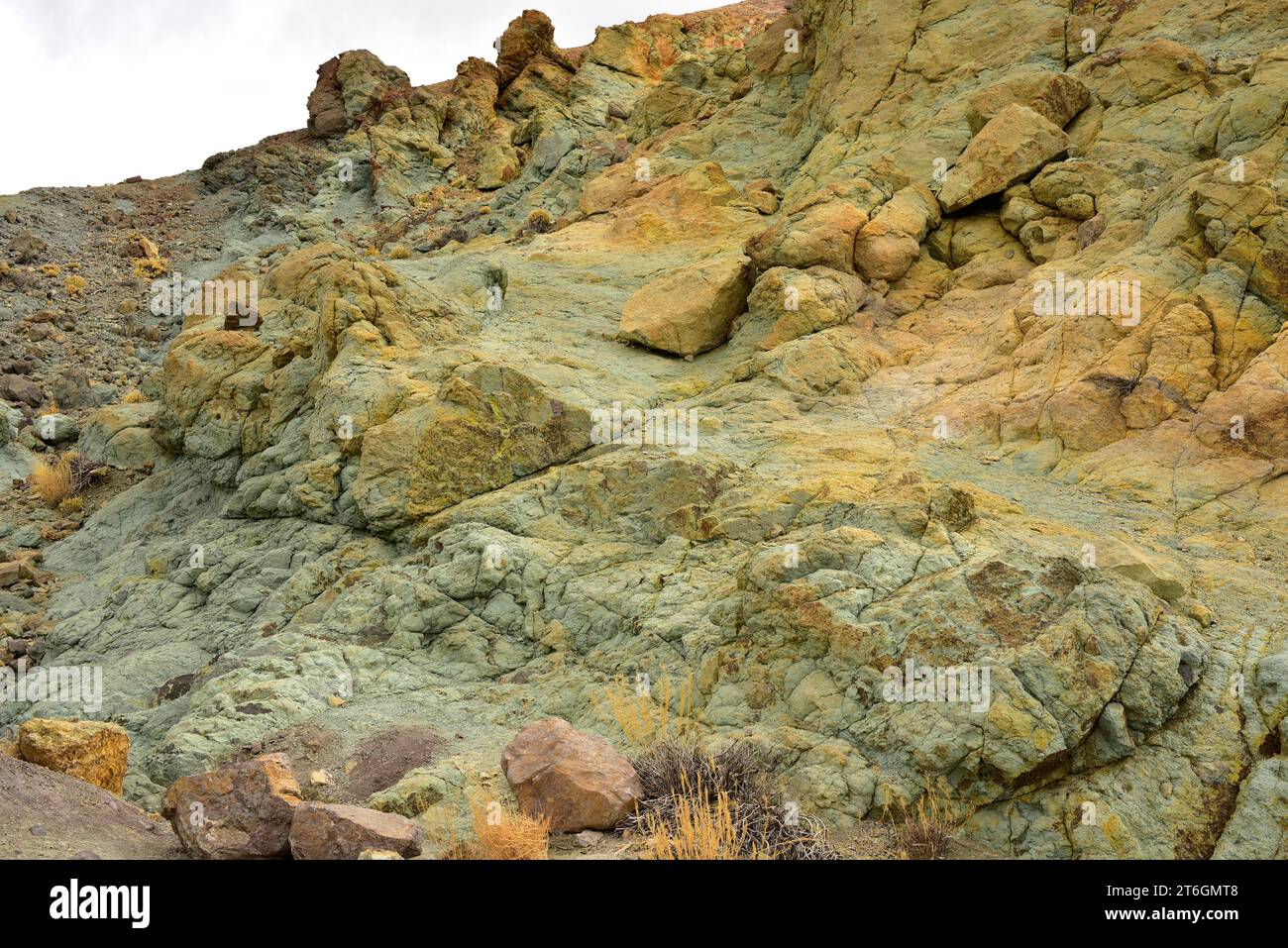 Los Azulejos, hydrothermal alteration of volcanic rocks with presence ...