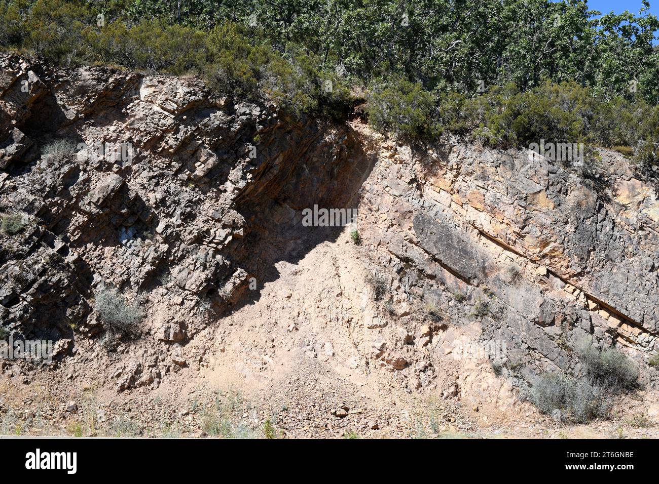 Reverse fault in quartzite strata. This photo was taken in Villuercas ...