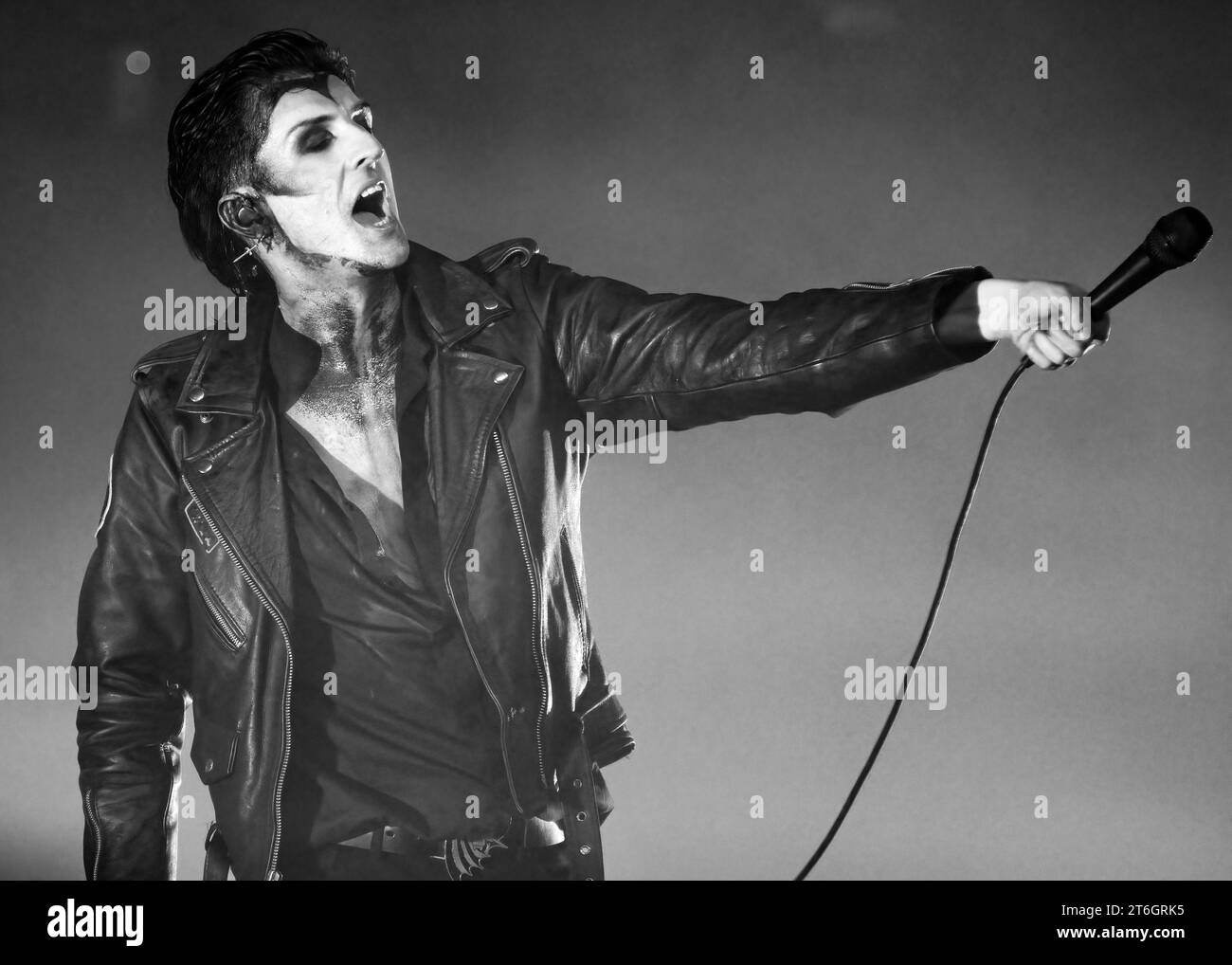 Lead vocals will gould creeper hi-res stock photography and images - Alamy