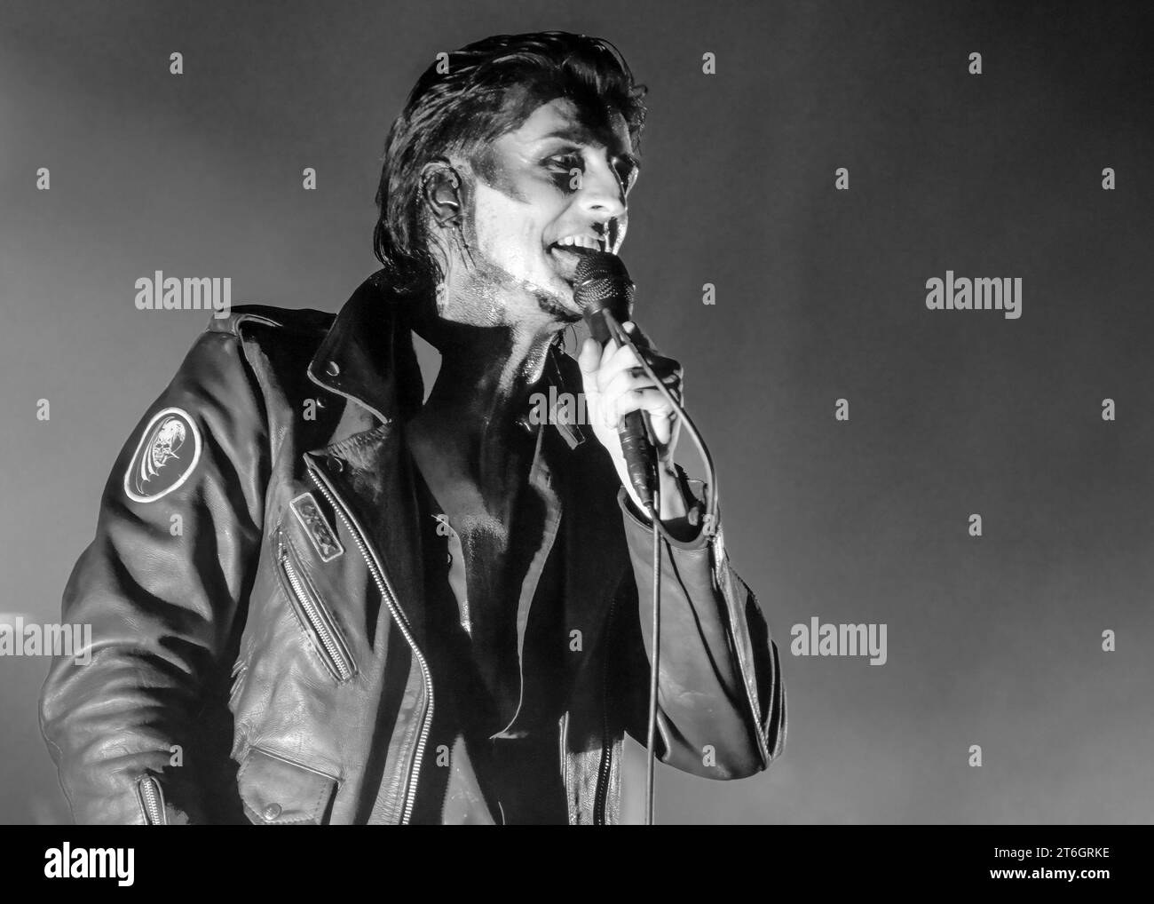 Lead vocals will gould creeper hi-res stock photography and images - Alamy