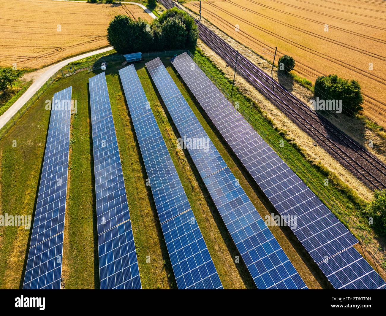 Ground-mounted system with solar cells and solar modules in the ...