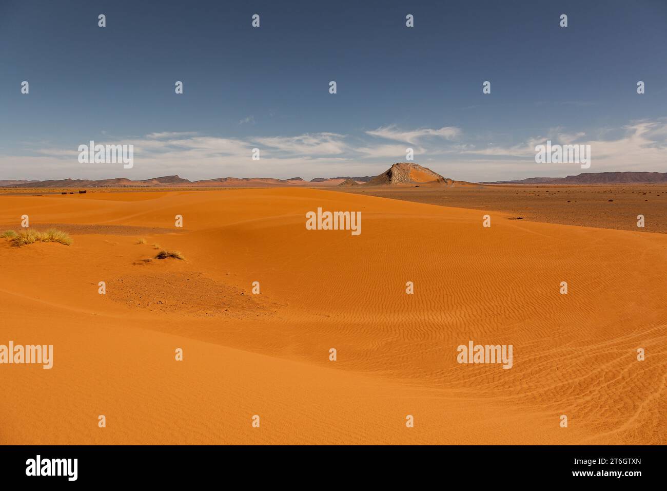 Sahara desert scenes Stock Photo - Alamy