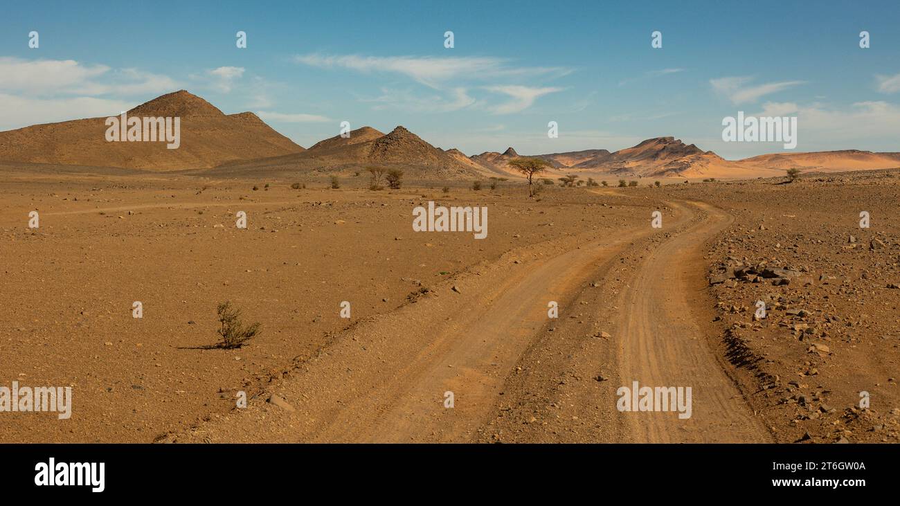Open desert scenes hi-res stock photography and images - Alamy