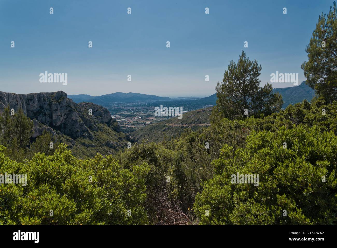 Collines provencales hi-res stock photography and images - Alamy