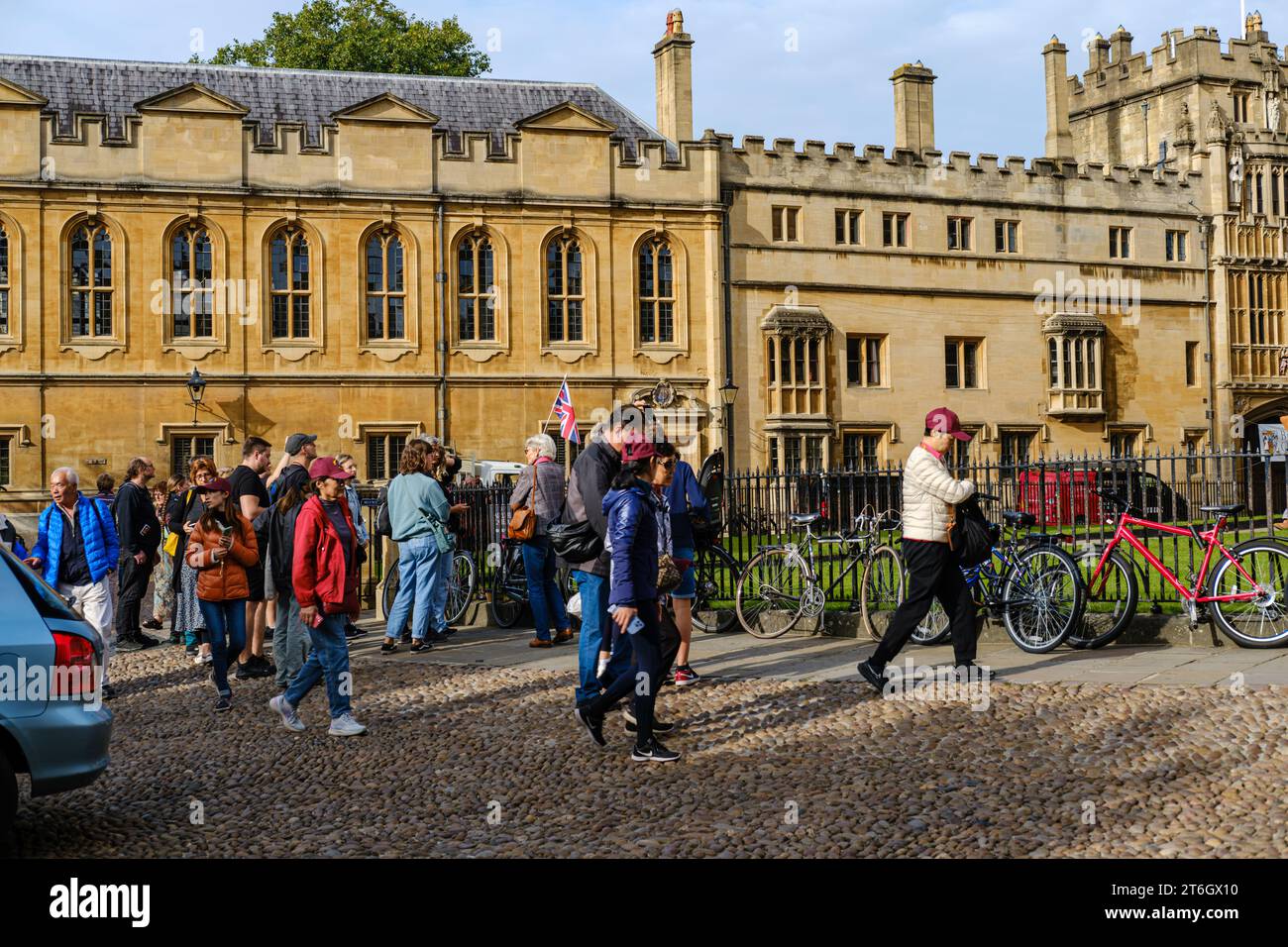 tourist parties in Radcliffe Square, Oxford, England, UK, with ...