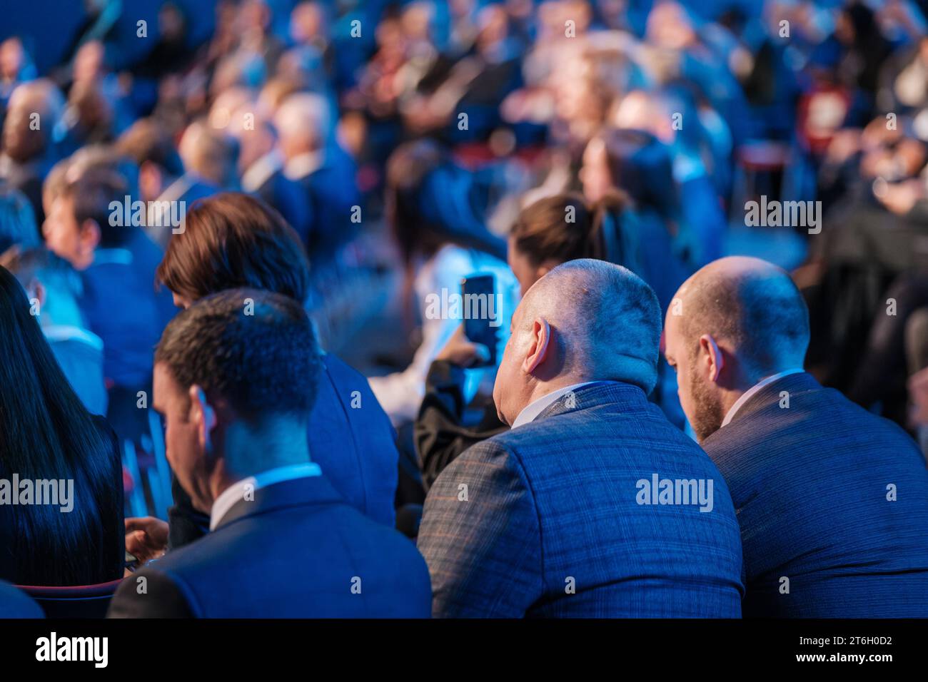 Group of businessmen men back hi-res stock photography and images - Alamy