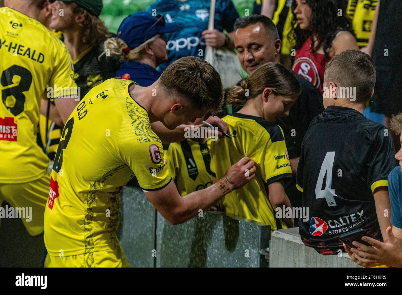 Wellington phoenix football match hi-res stock photography and images ...