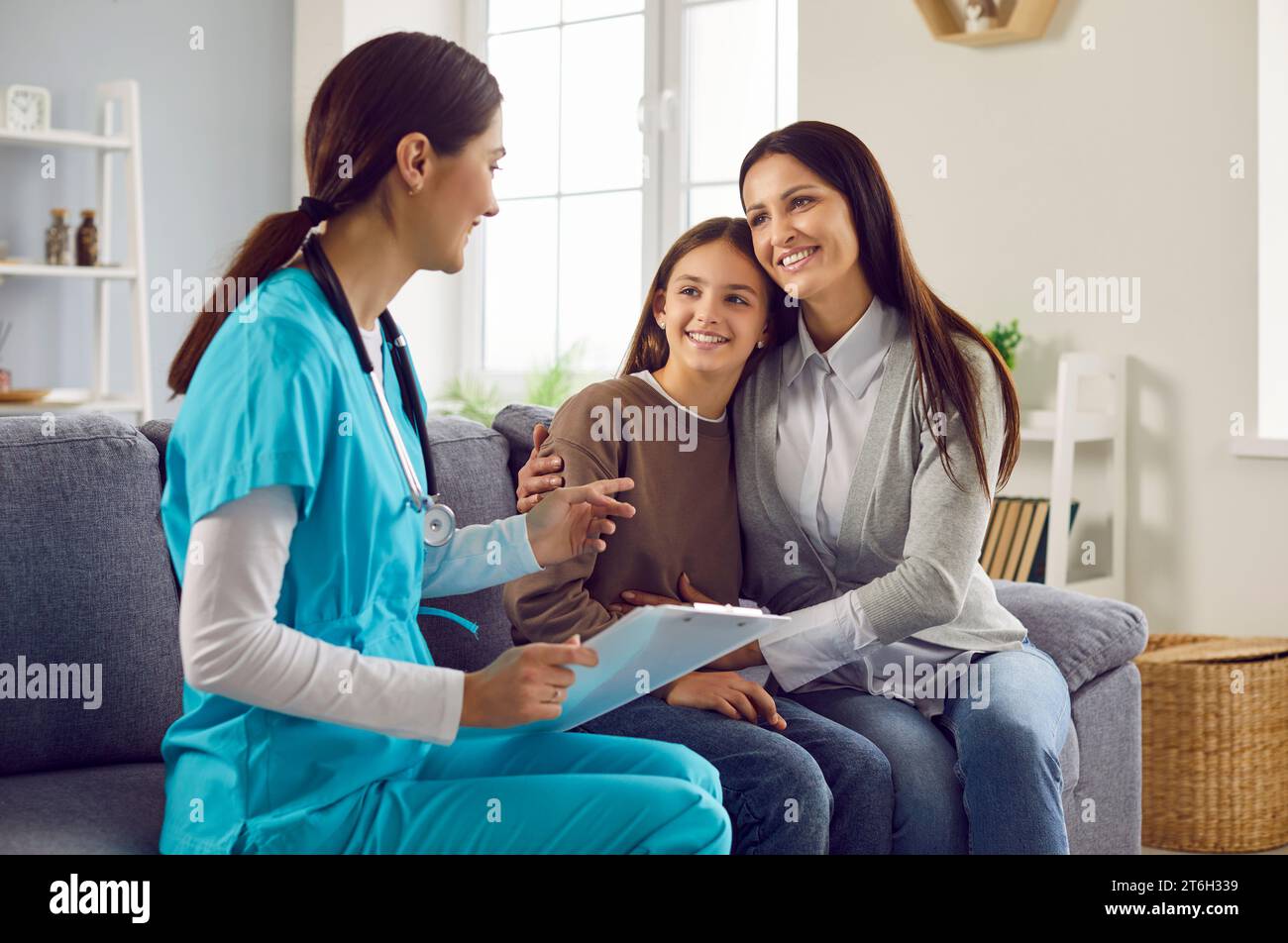 Nurse child home visit mother hi-res stock photography and images - Alamy