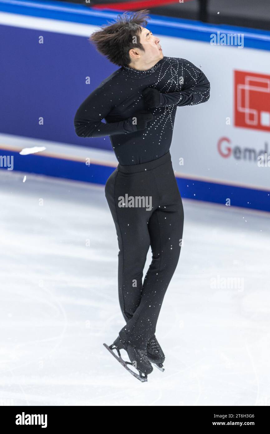 Chongqing. 10th Nov, 2023. Jin Boyang of China performs during the men ...