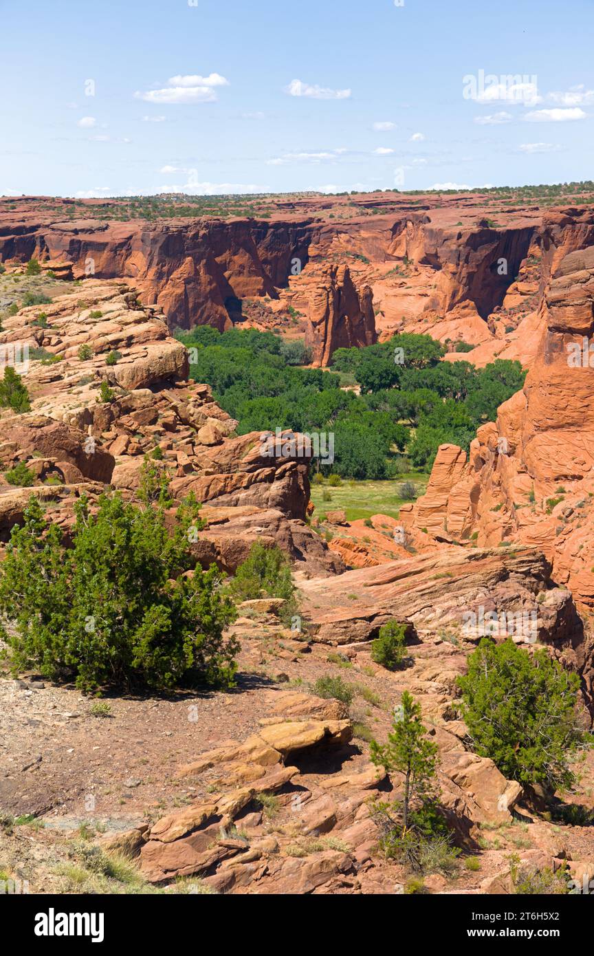 Navajo loop bryce canyon tourist hi-res stock photography and images ...