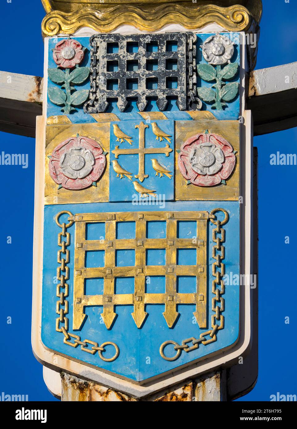 Westminster Coat of Arms, Chelsea Bridge, River Thames, London, England ...