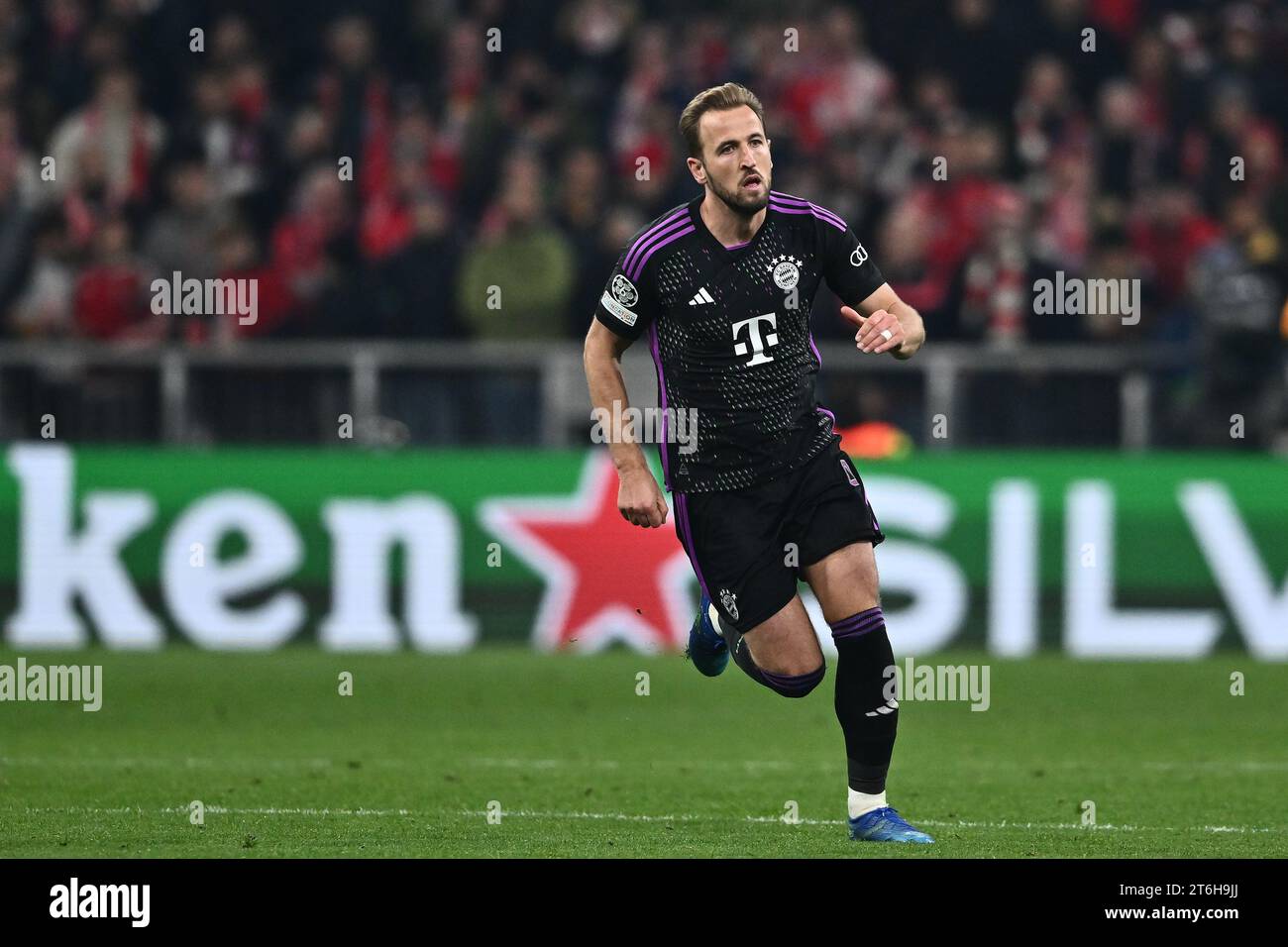 Harry kane bayern champions league hi-res stock photography and images ...