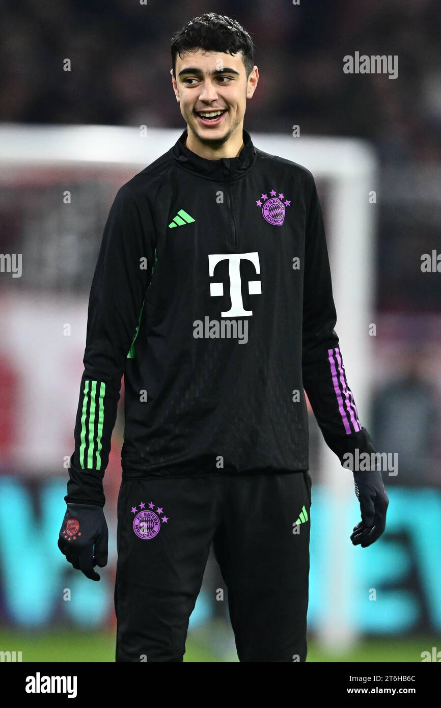 Pavlovic aleksandar fc bayern munchen hi-res stock photography and ...