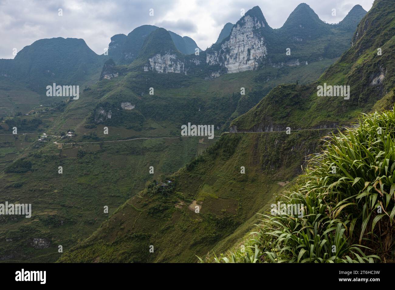 Ma pi leng viewpoint hi-res stock photography and images - Alamy