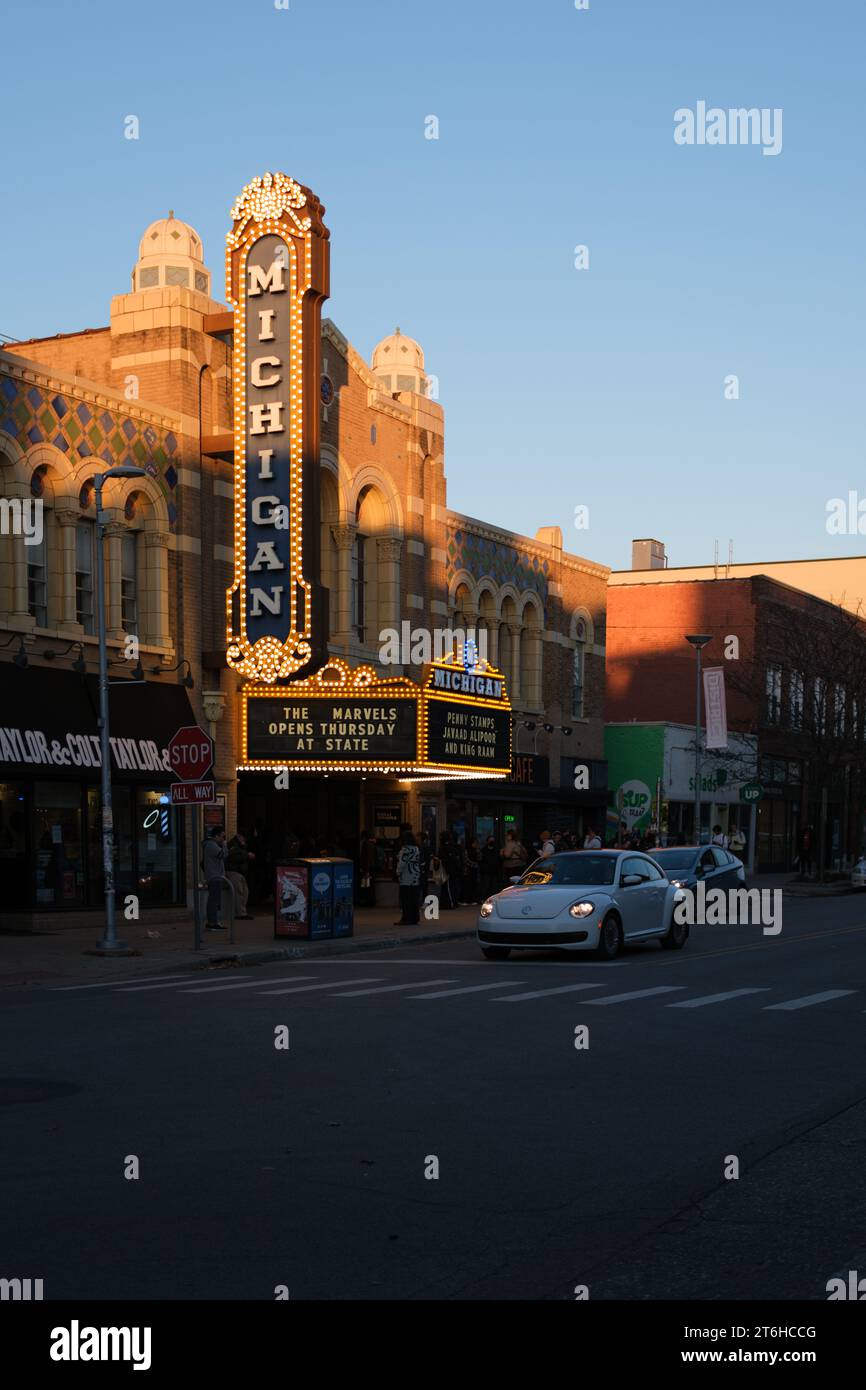 Historic theater marquee sign hi-res stock photography and images - Alamy