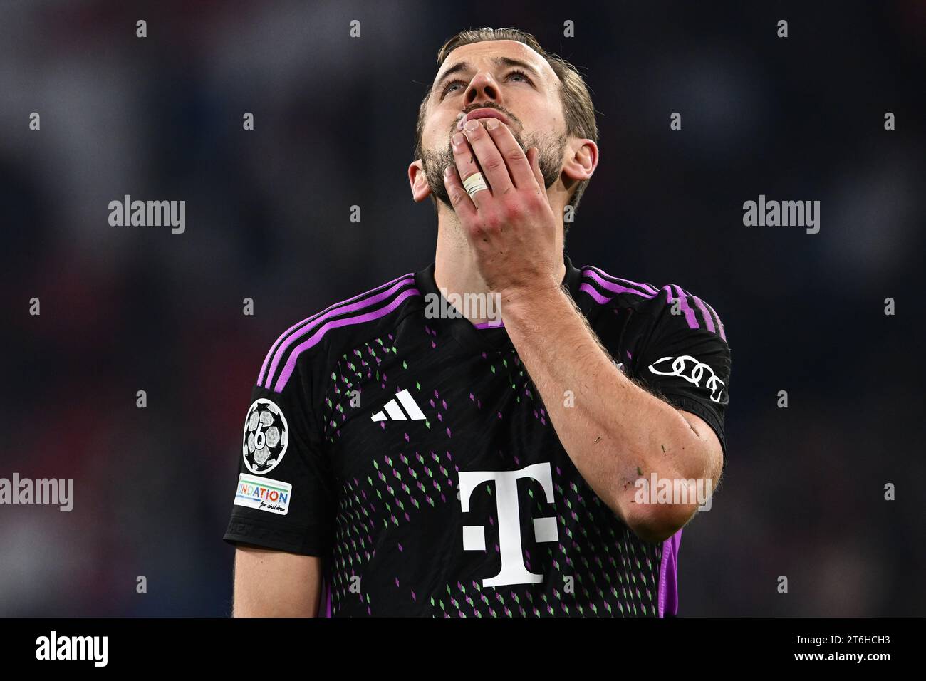 MUNICH, GERMANY - NOVEMBER 8: Harry Kane of FC Bayern Munchen reacts ...