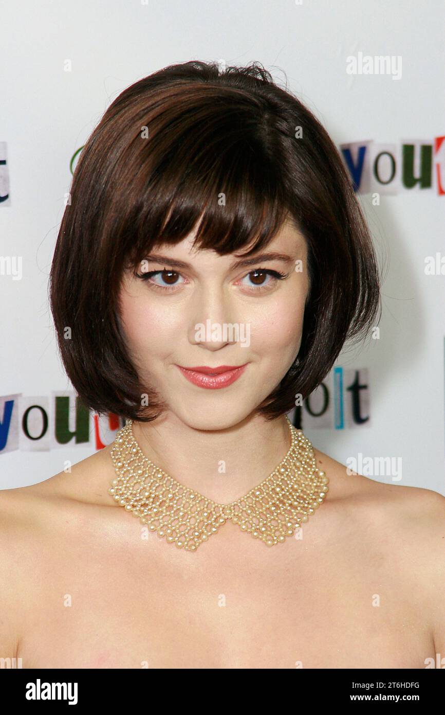 Mary Elizabeth Winston at the Premiere of Dimension Films' "Youth in ...