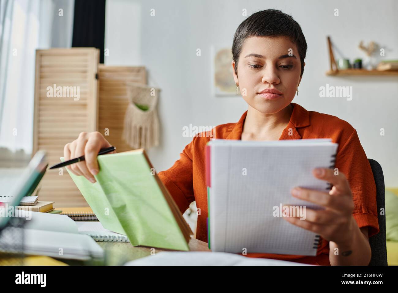 Short notes hi-res stock photography and images - Alamy