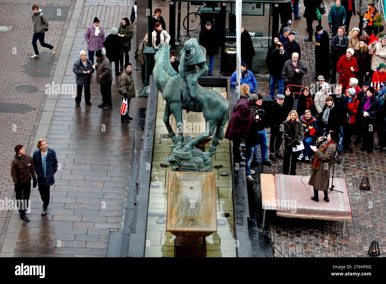 The Folke Filbyter statue, on Stora Torget in Linköping, Sweden, turns ...