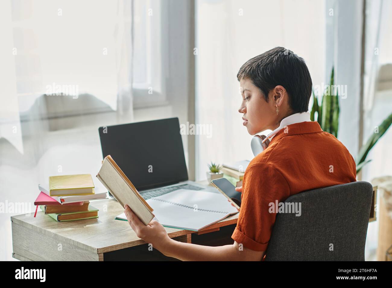 Focused learner hi-res stock photography and images - Alamy