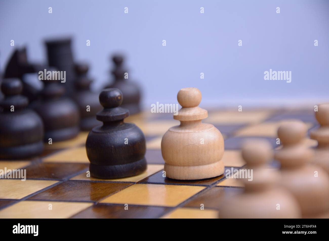 Chess battle black pieces hi-res stock photography and images - Alamy