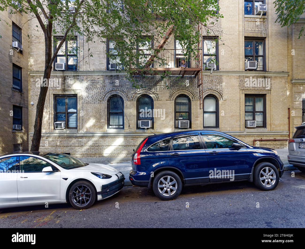 82 Wadsworth Terrace, an Emery Roth-designed two-wing apartment ...